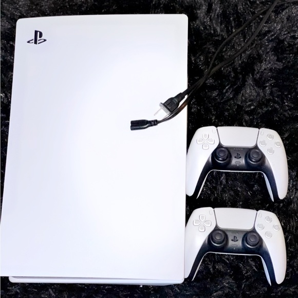 Video Games & Consoles | Ps5 Comes With Two Brand New Controllers And ...